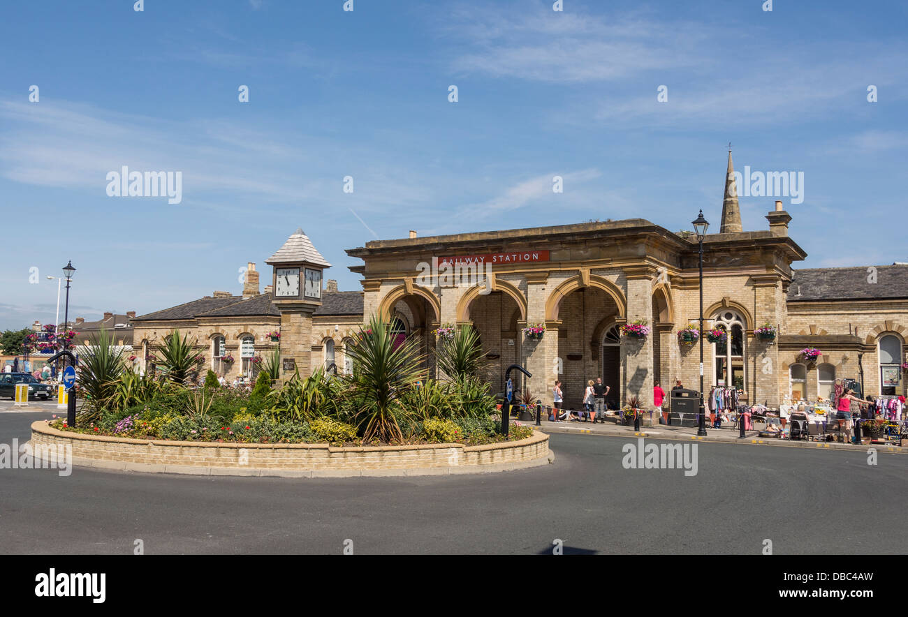 Saltburn-by-the-Sea Cleveland UK Rail station and Clock Stock Photo - Alamy