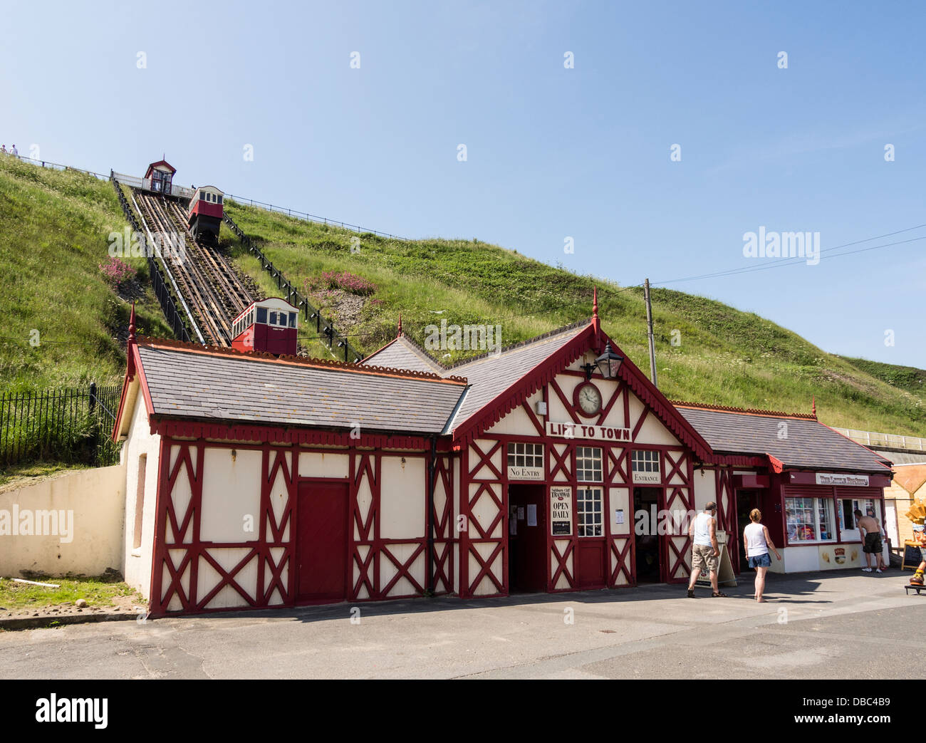 The saltburn cliff lift at saltburn by the sea hi-res stock photography ...