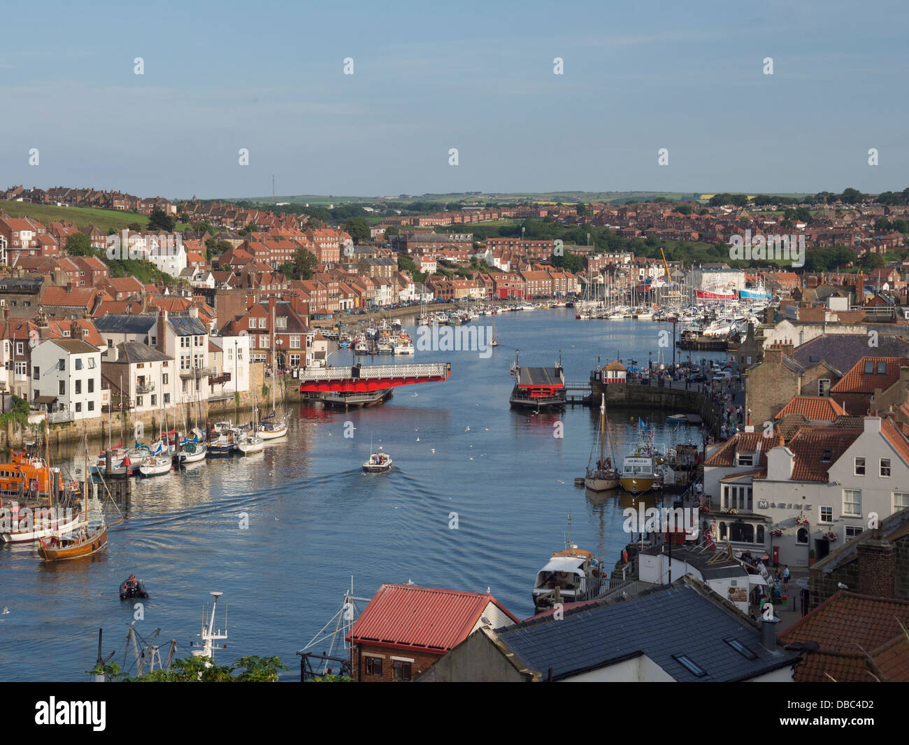 Whitby swing bridge harbour hi-res stock photography and images - Alamy