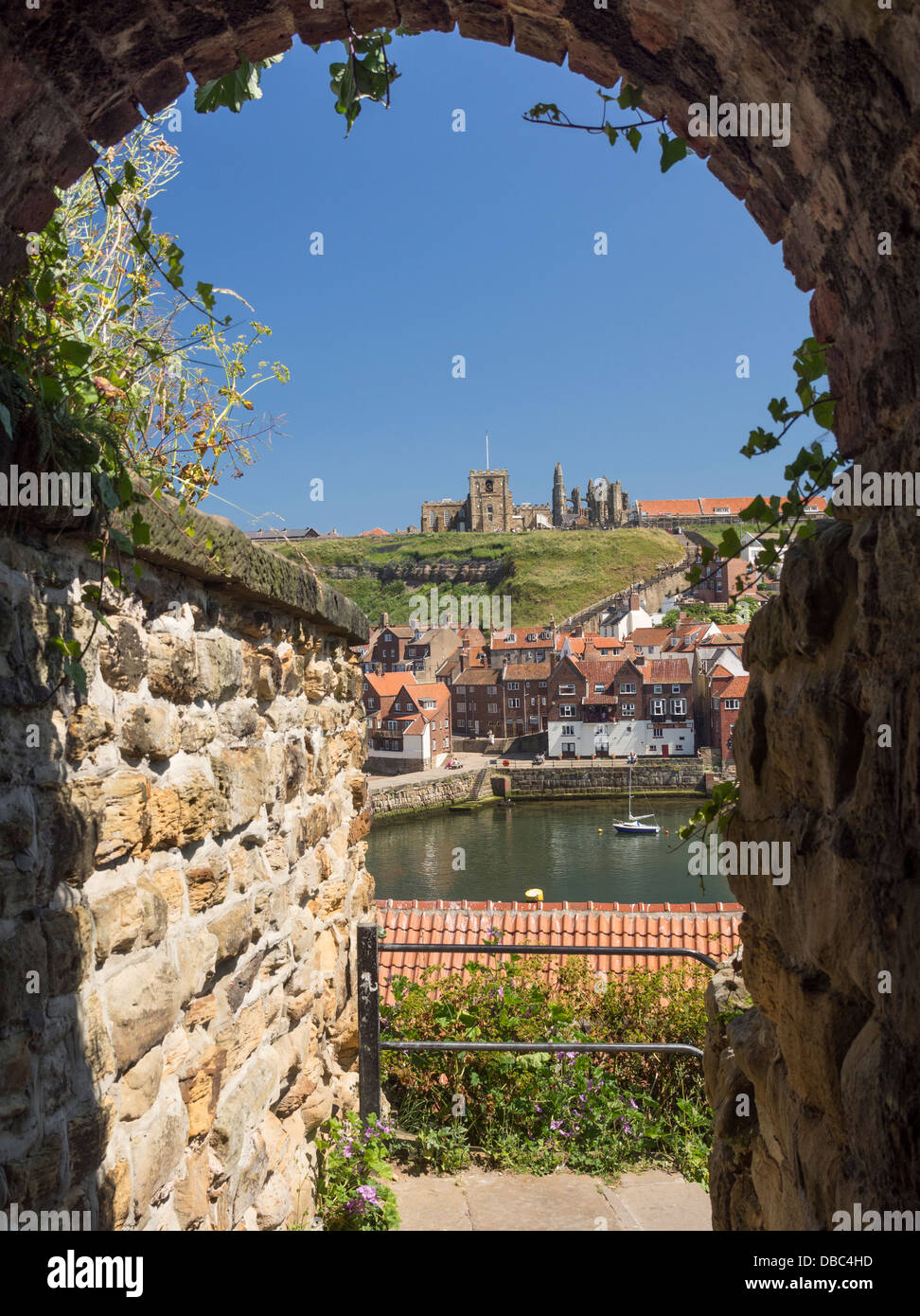 Whitby east cliff hi-res stock photography and images - Alamy
