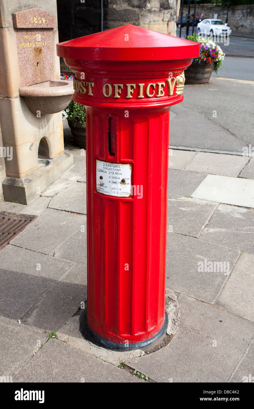 Postbox collection times hi-res stock photography and images - Alamy