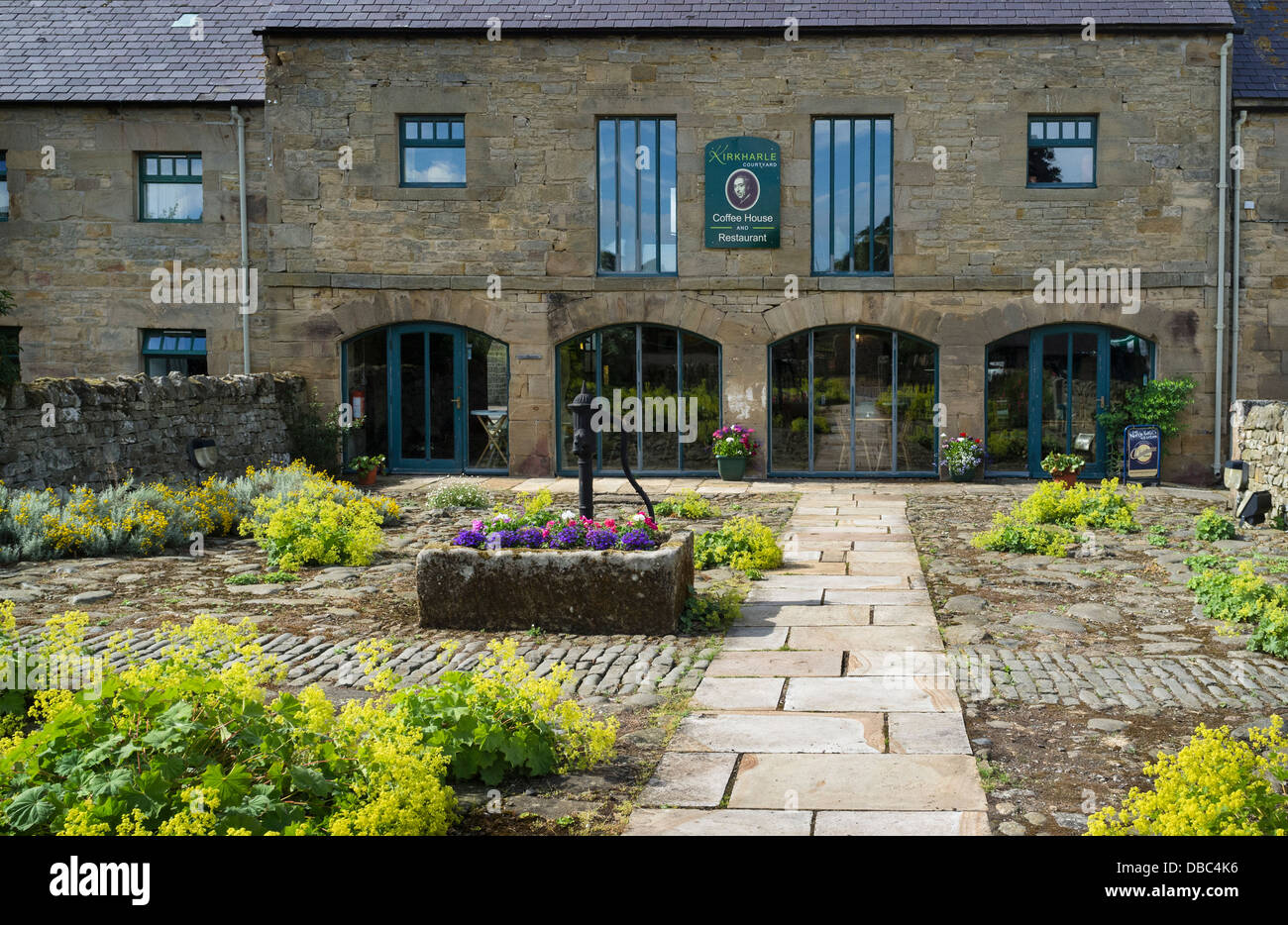 Farm courtyard hi-res stock photography and images - Alamy