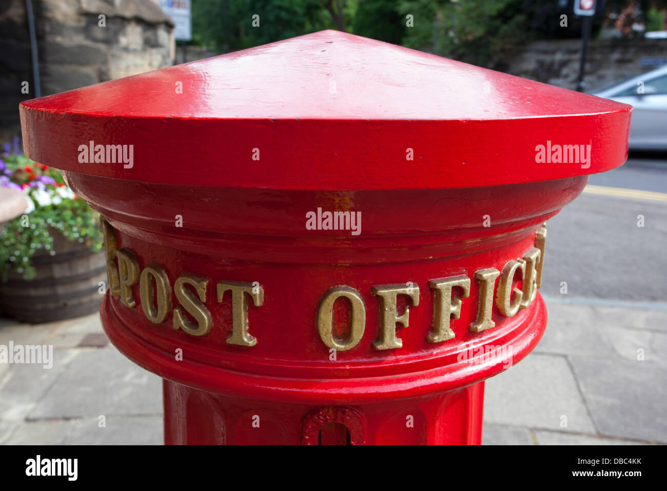 Queen victoria pillar box hi-res stock photography and images - Alamy