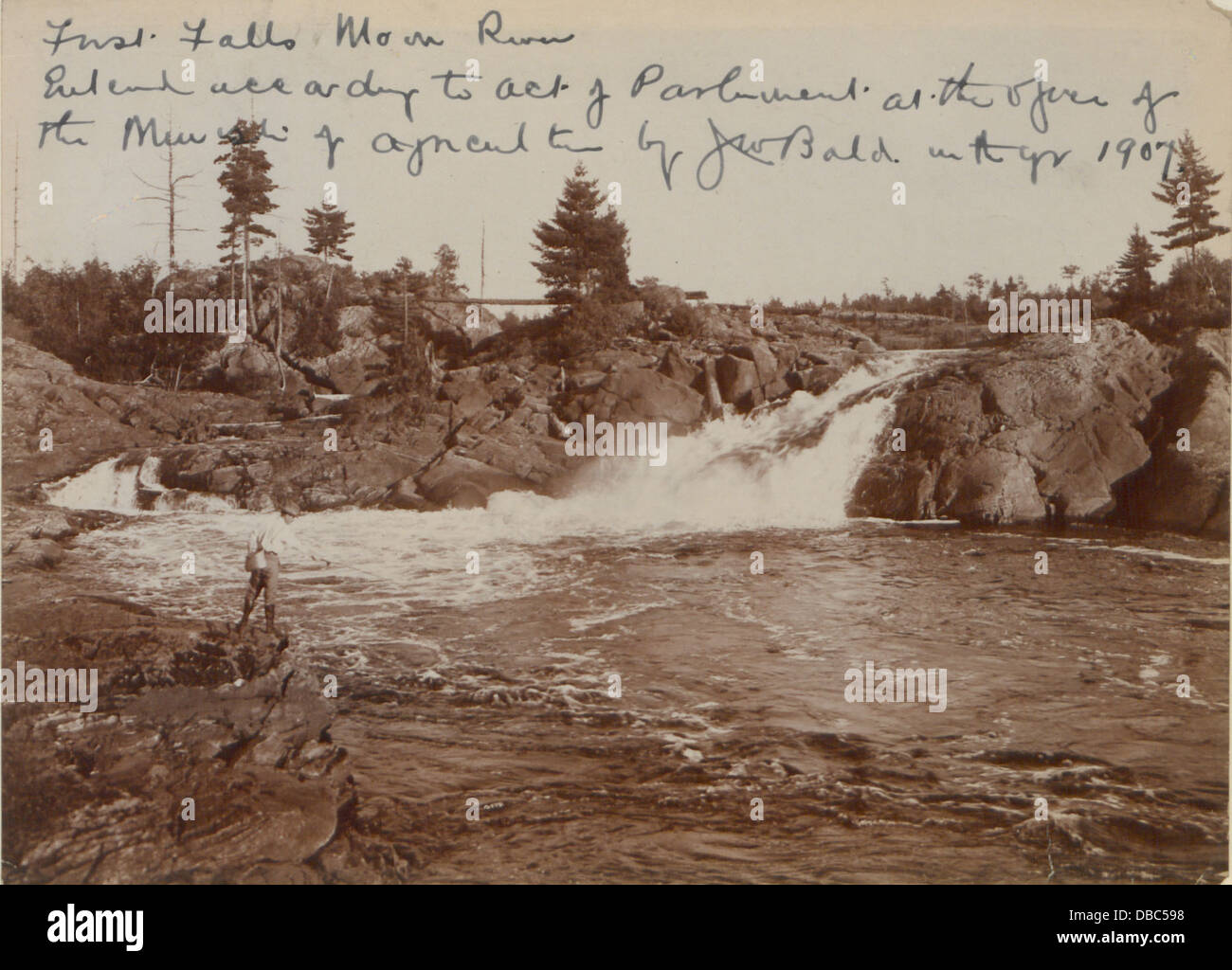 Showcasing the beauty of the falls and the surrounding landscape hi-res ...