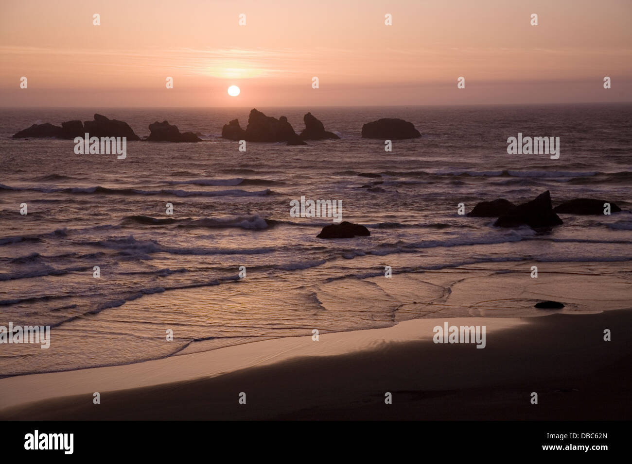 Sunset at Bandon Beach, Bandon, Oregon, USA Stock Photo - Alamy