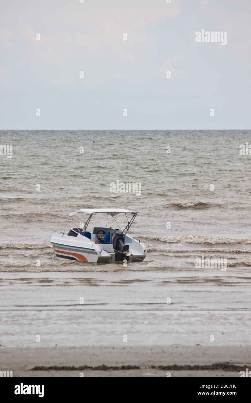 Pink motor boat hi-res stock photography and images - Alamy