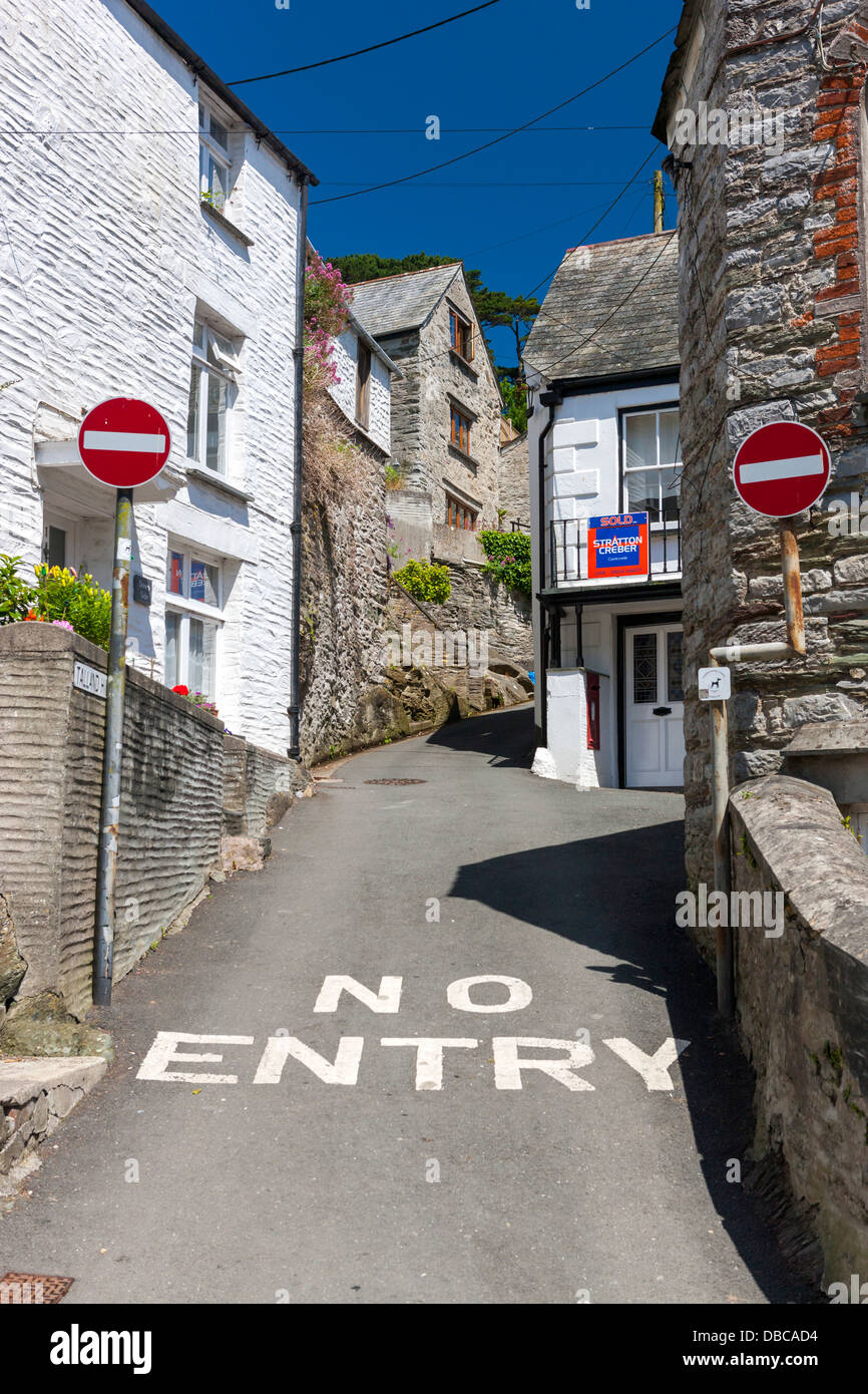 Street scene polperro cornwall hi-res stock photography and images - Alamy