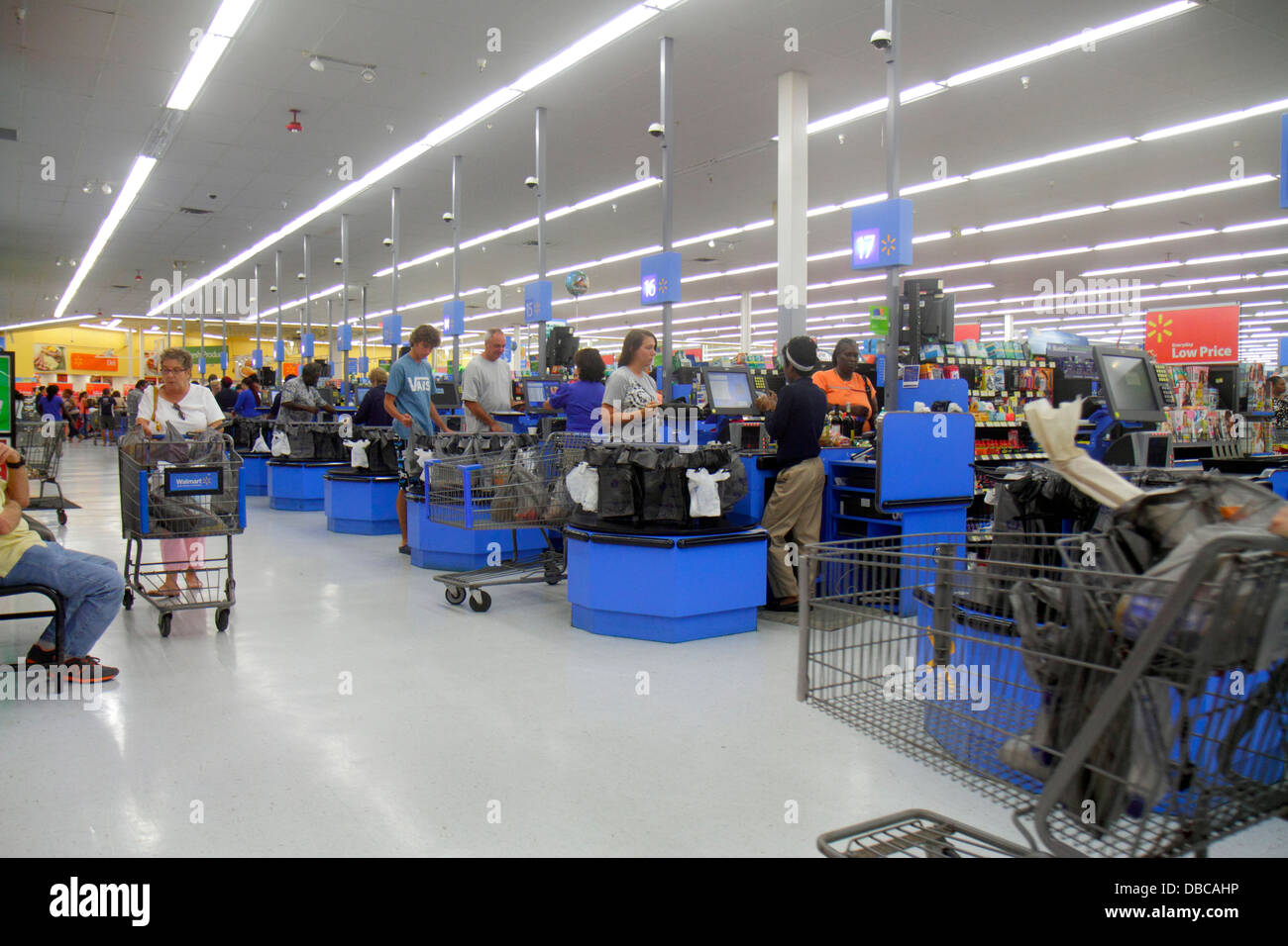 Cashier's check hi-res stock photography and images - Alamy