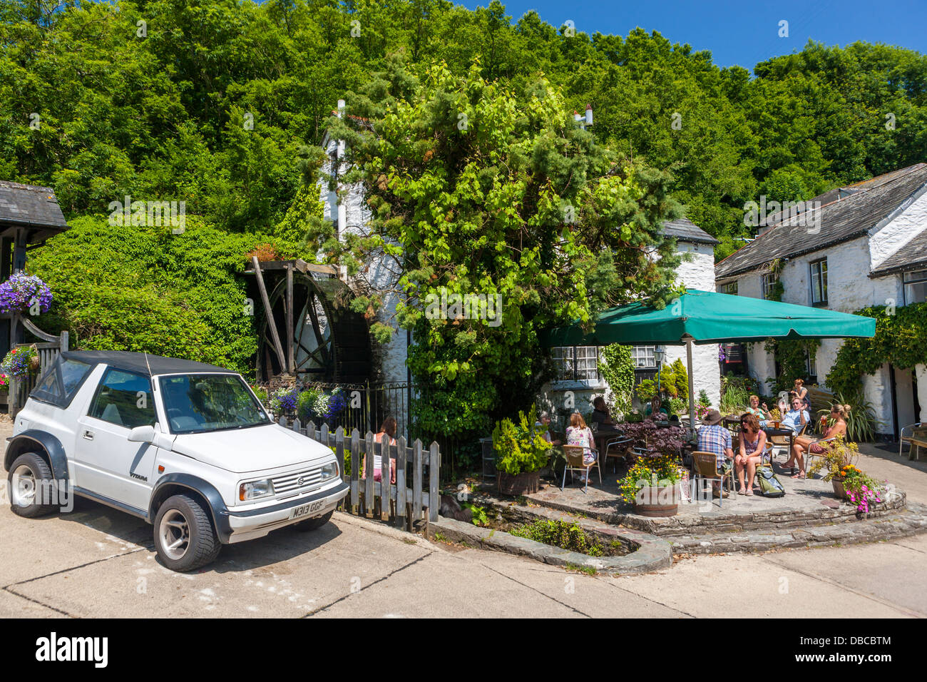 Street scene polperro cornwall hi-res stock photography and images - Alamy