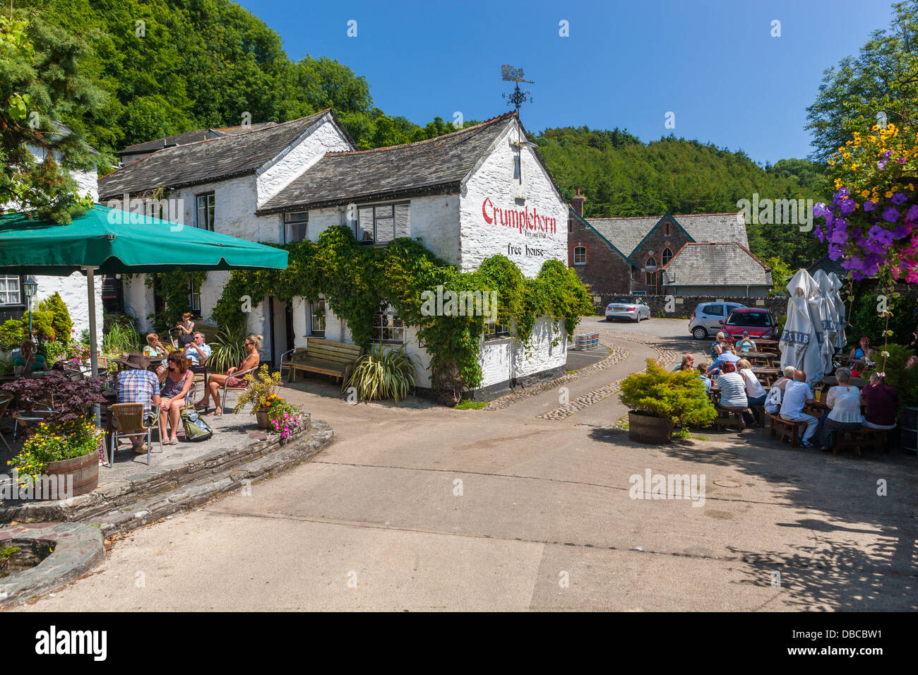 Street scene polperro cornwall hi-res stock photography and images - Alamy