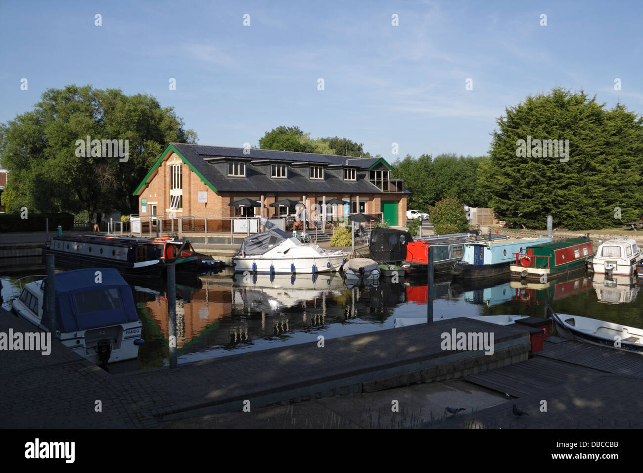 Bridgefoot Marina in Stratford Upon Avon England, Boat moorings on the ...