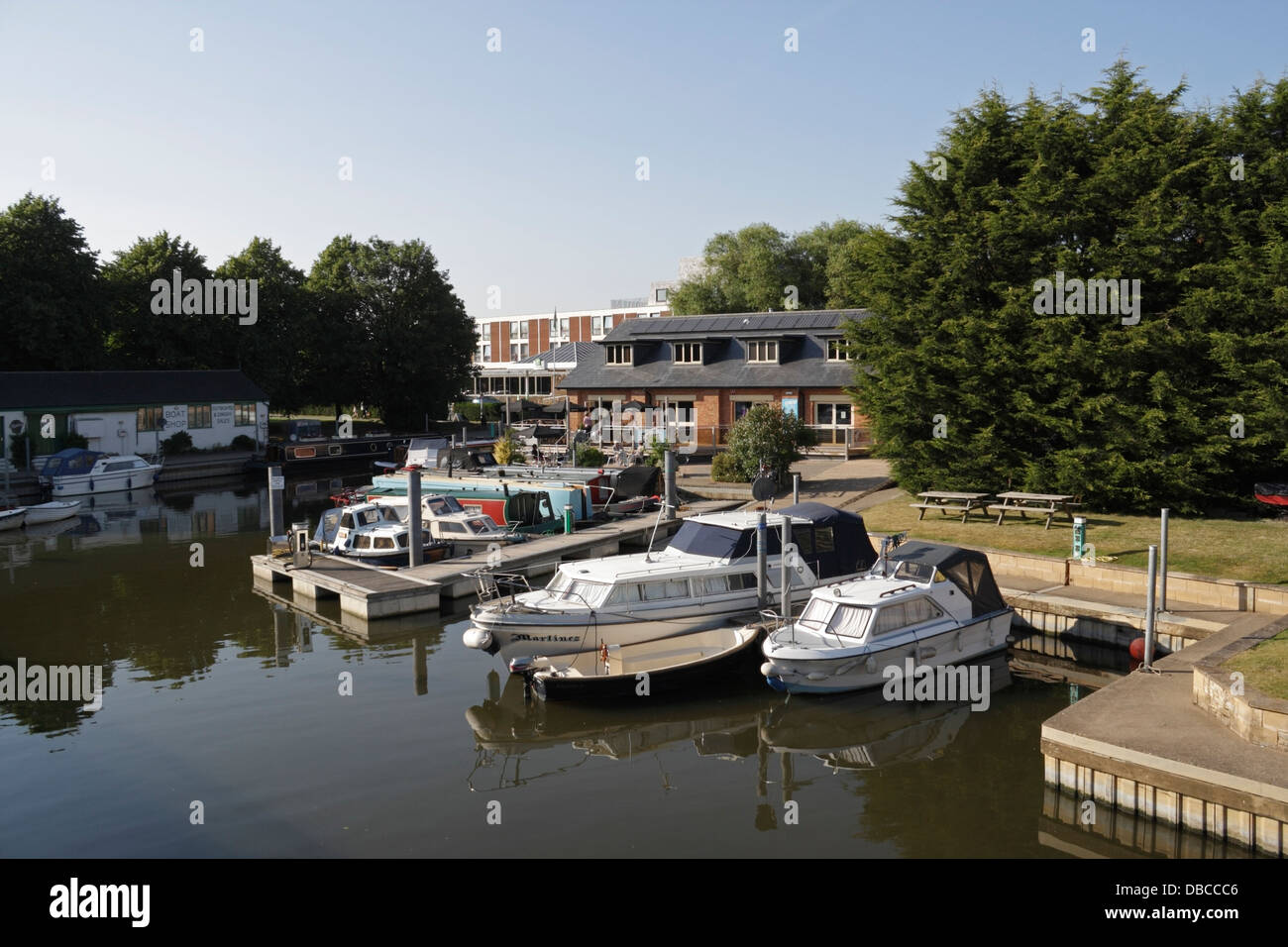 Bridgefoot Marina in Stratford Upon Avon England. Boat moorings on the ...