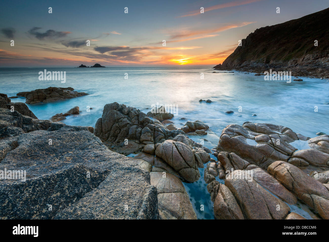 Rocky cove in western cornwall hi-res stock photography and images - Alamy