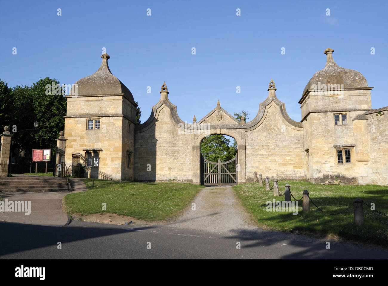 Chipping Campden Manor House Gateway in the English Cotswolds England ...