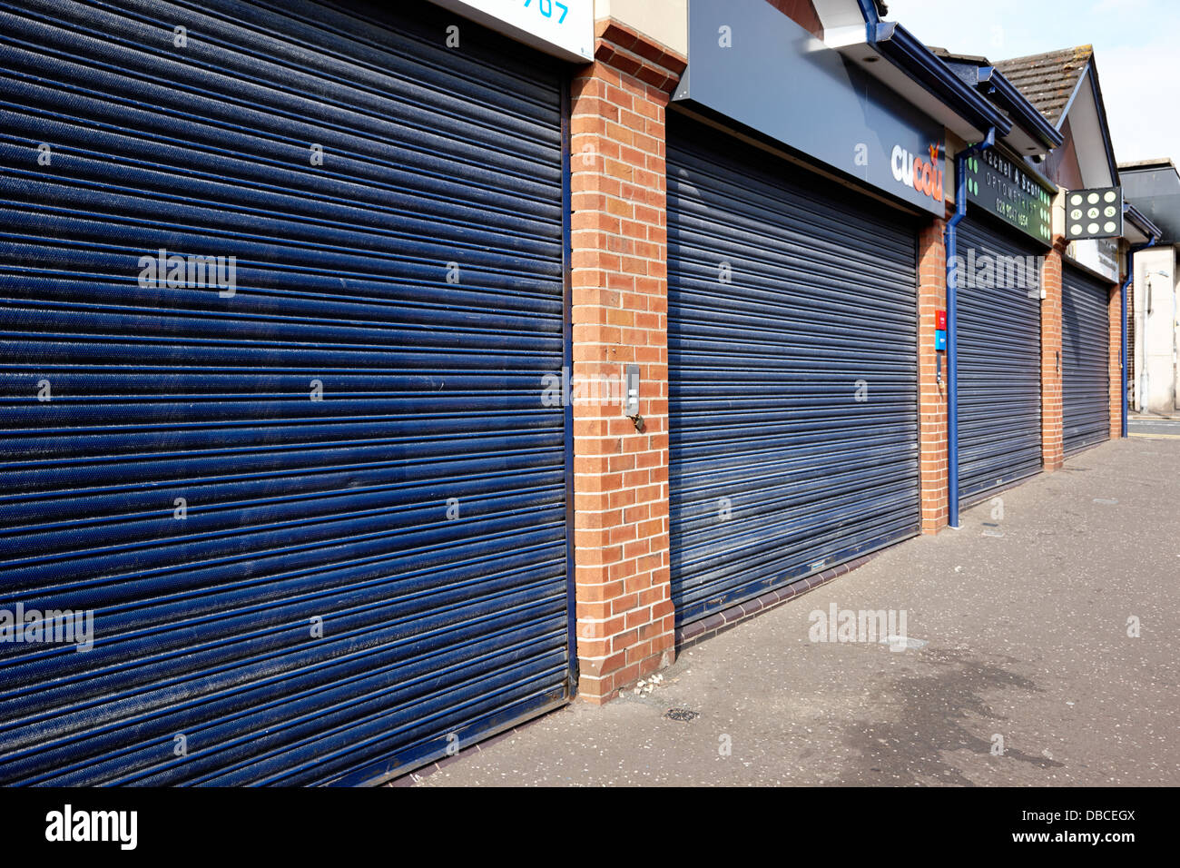 Closed shops street hi-res stock photography and images - Alamy