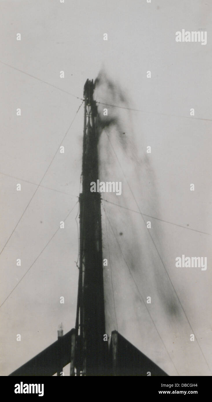 Early 1900s drilling rig hi-res stock photography and images - Alamy