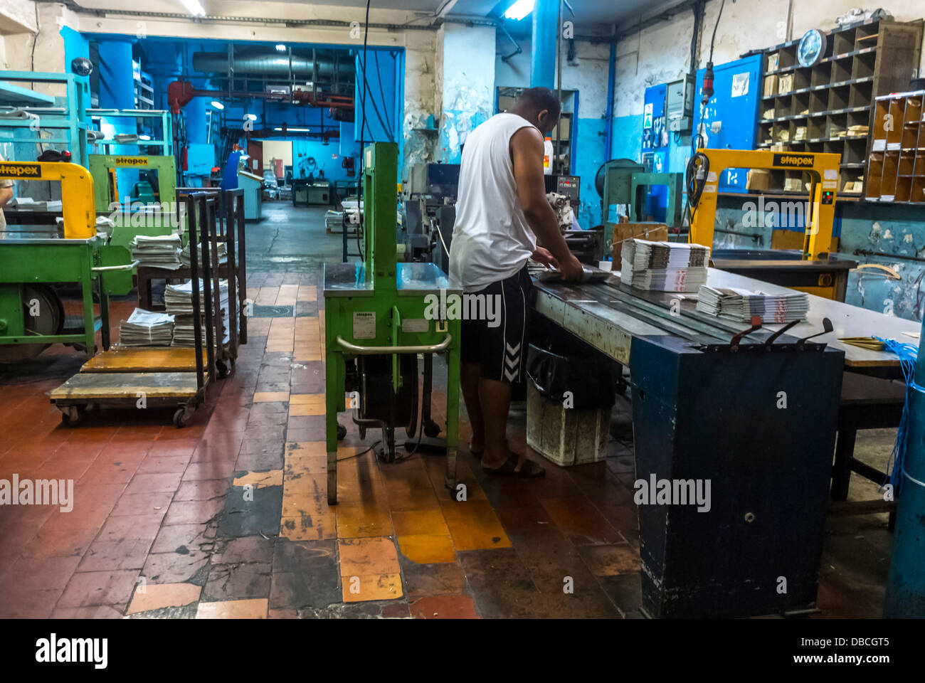 Newspaper in printing press hi-res stock photography and images - Alamy