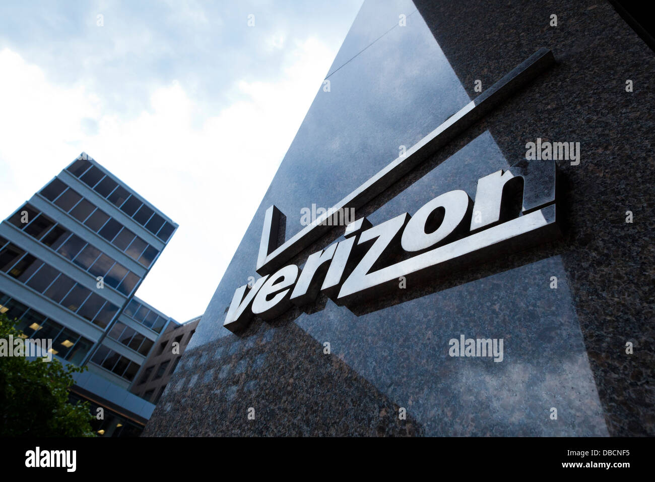 Verizon logo hi-res stock photography and images - Alamy