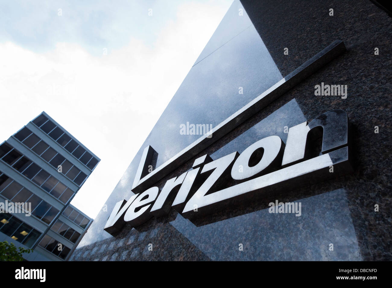 Verizon logo hi-res stock photography and images - Alamy
