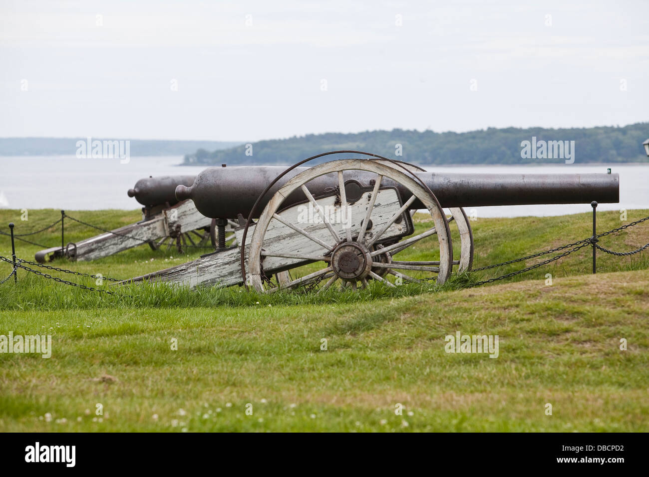Two 4.5-inch siege rifles Model 1861 sit on Fort Allen Park ground in ...