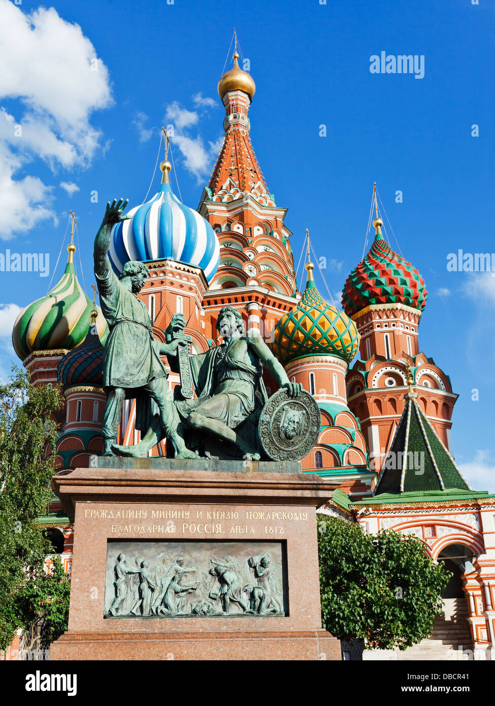 Monument of Minin and Pozharsky and Pokrovsky cathedral, in Moscow ...