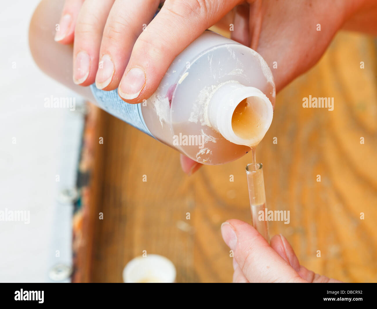 Pouring painting hi-res stock photography and images - Alamy