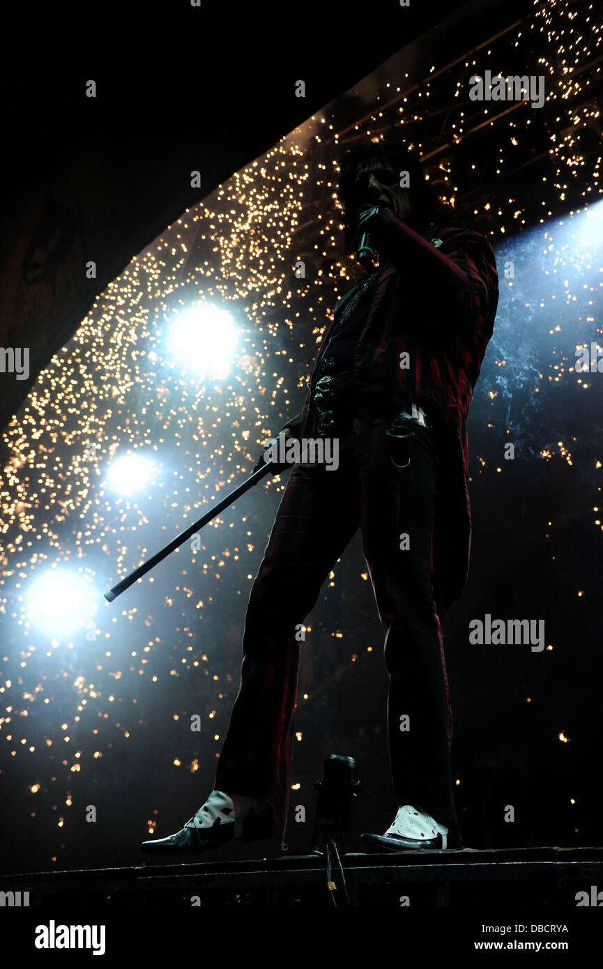 Rock singer alice cooper hi-res stock photography and images - Alamy