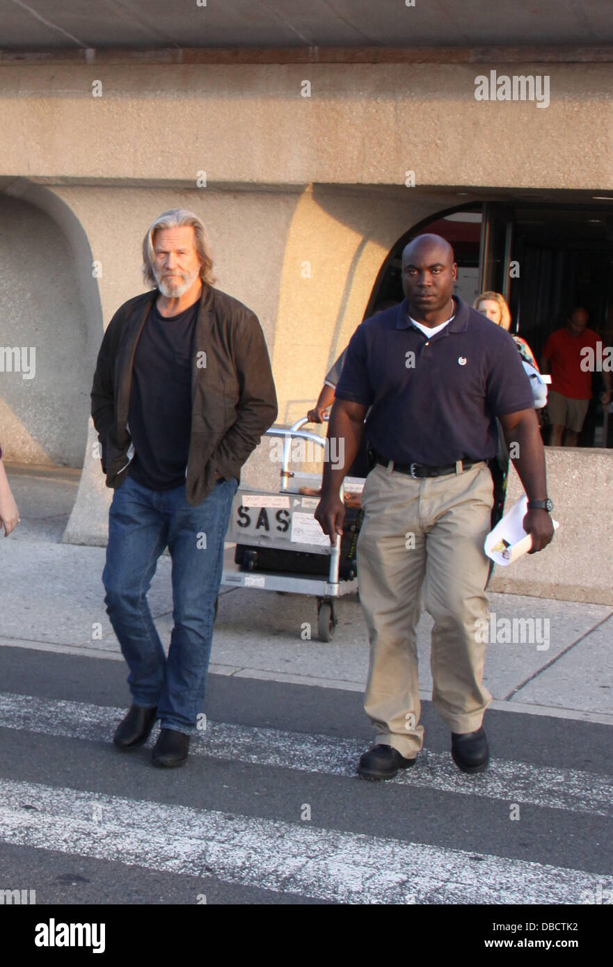Jeff Bridges arrives at Dulles International Airport Washington DC, USA ...