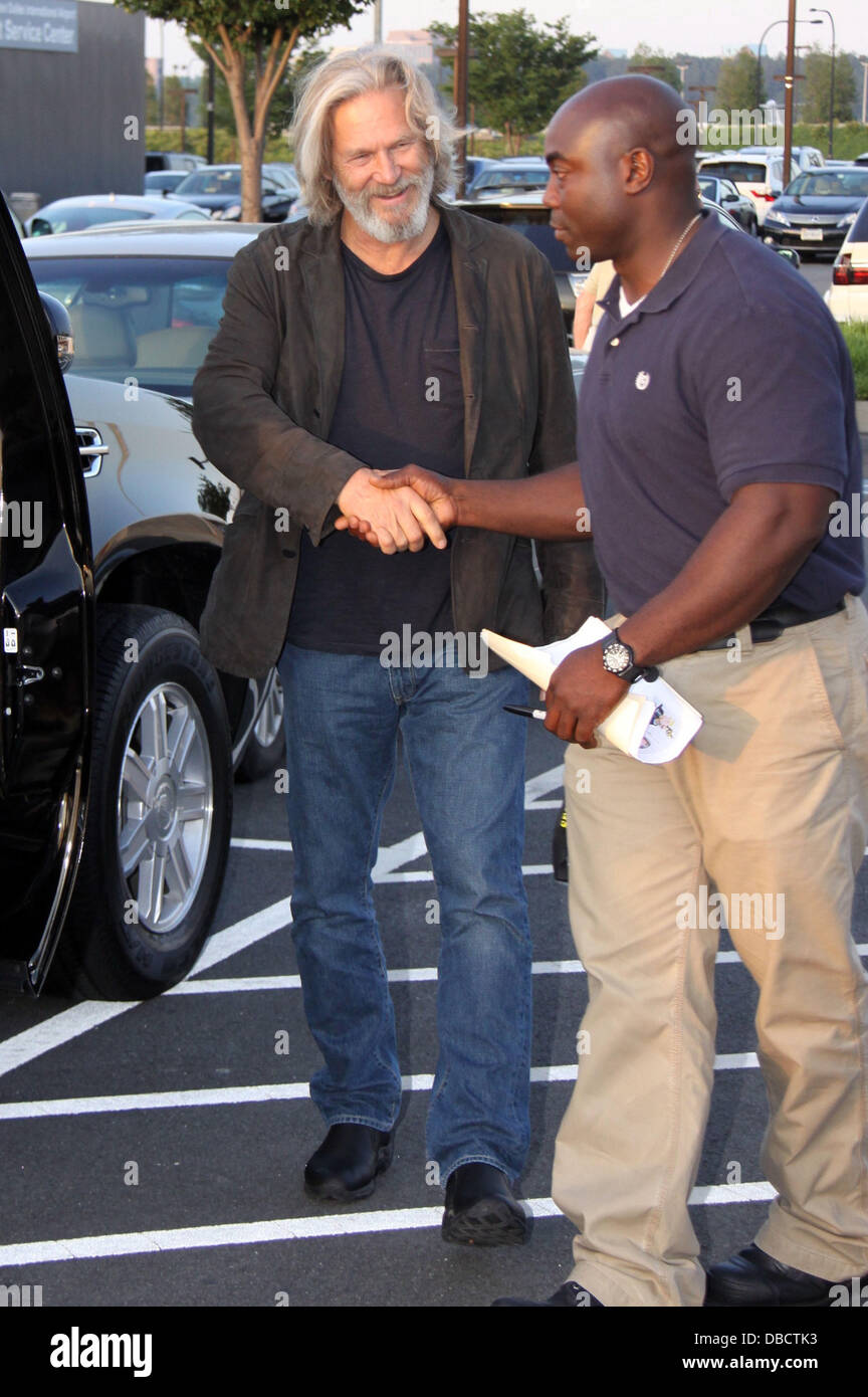 Jeff Bridges arrives at Dulles International Airport Washington DC, USA ...