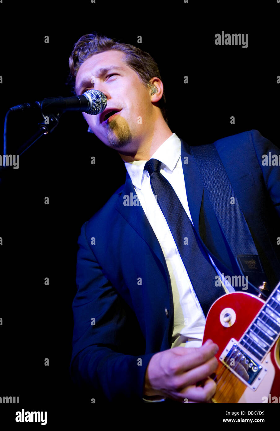 Isaac Hanson Hanson performing live at KCLSU London London, England ...