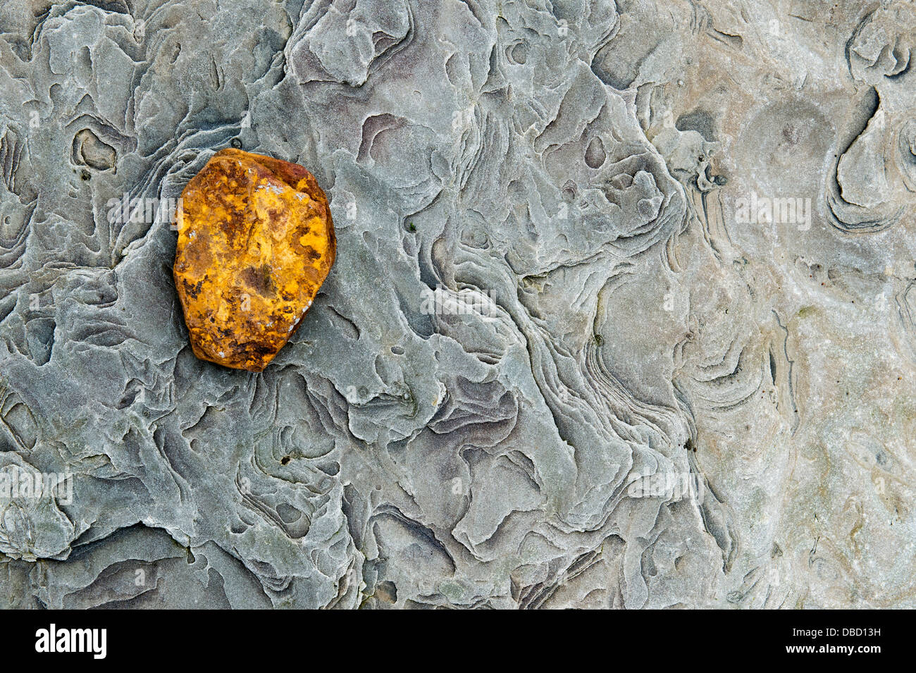 Pebbles rocks crack geology hi-res stock photography and images - Alamy