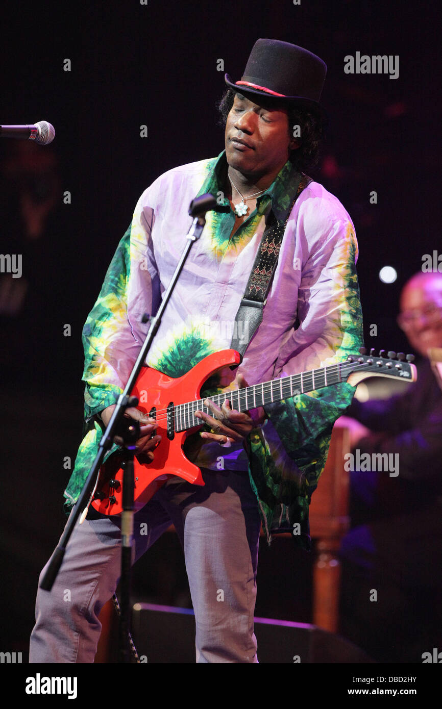 Ladell Mclin A Great Night In Harlem 10th Anniversary at The Apollo ...