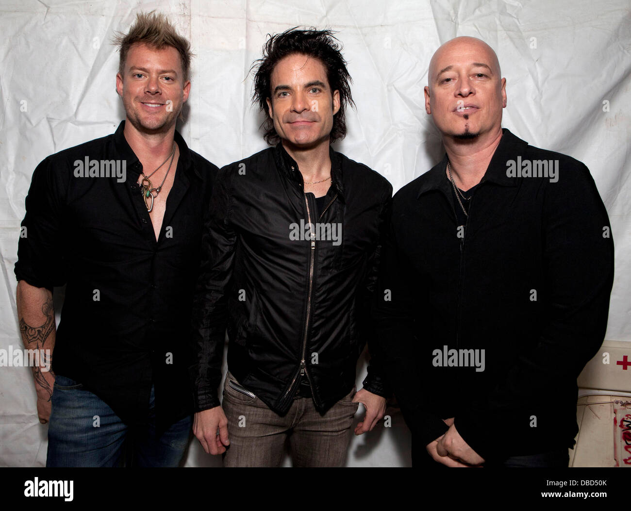 Scott Underwood, Pat Monahan and Jimmy Stafford Train perform live at ...