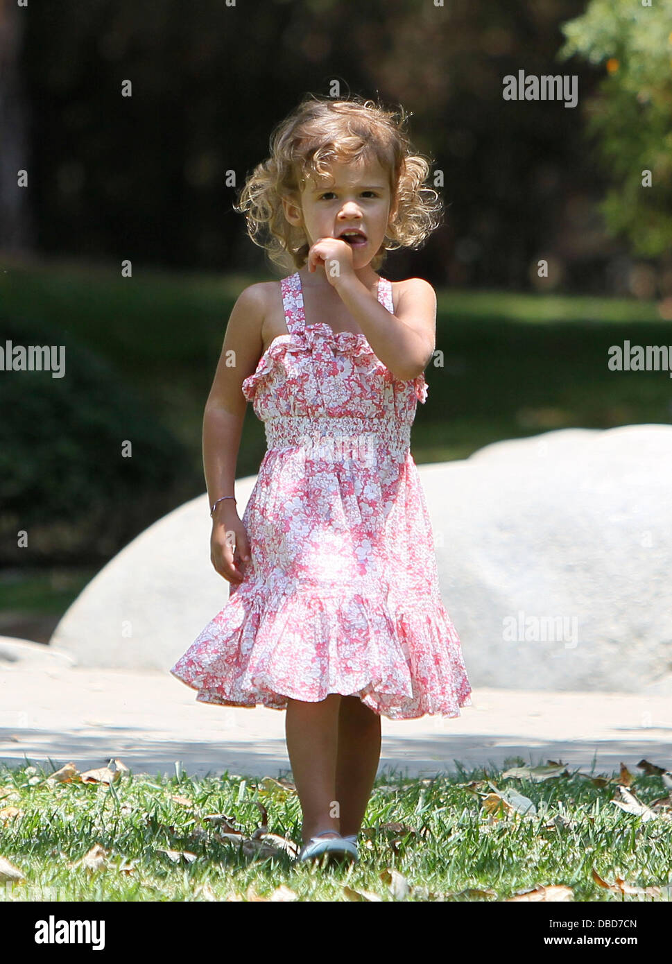 Honor Marie Warren Warren Jessica Alba enjoys the day playing at ...