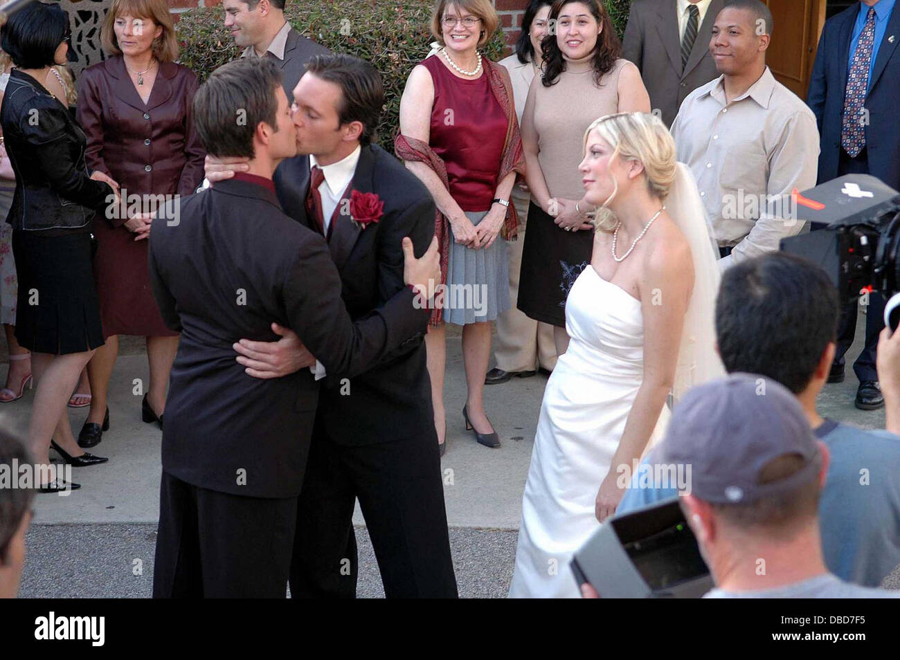 Kiss the bride hi-res stock photography and images - Alamy