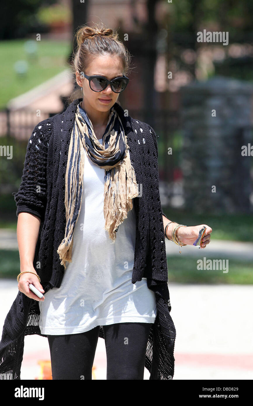 Jessica Alba spending the day at Coldwater Canyon Park Los Angeles ...