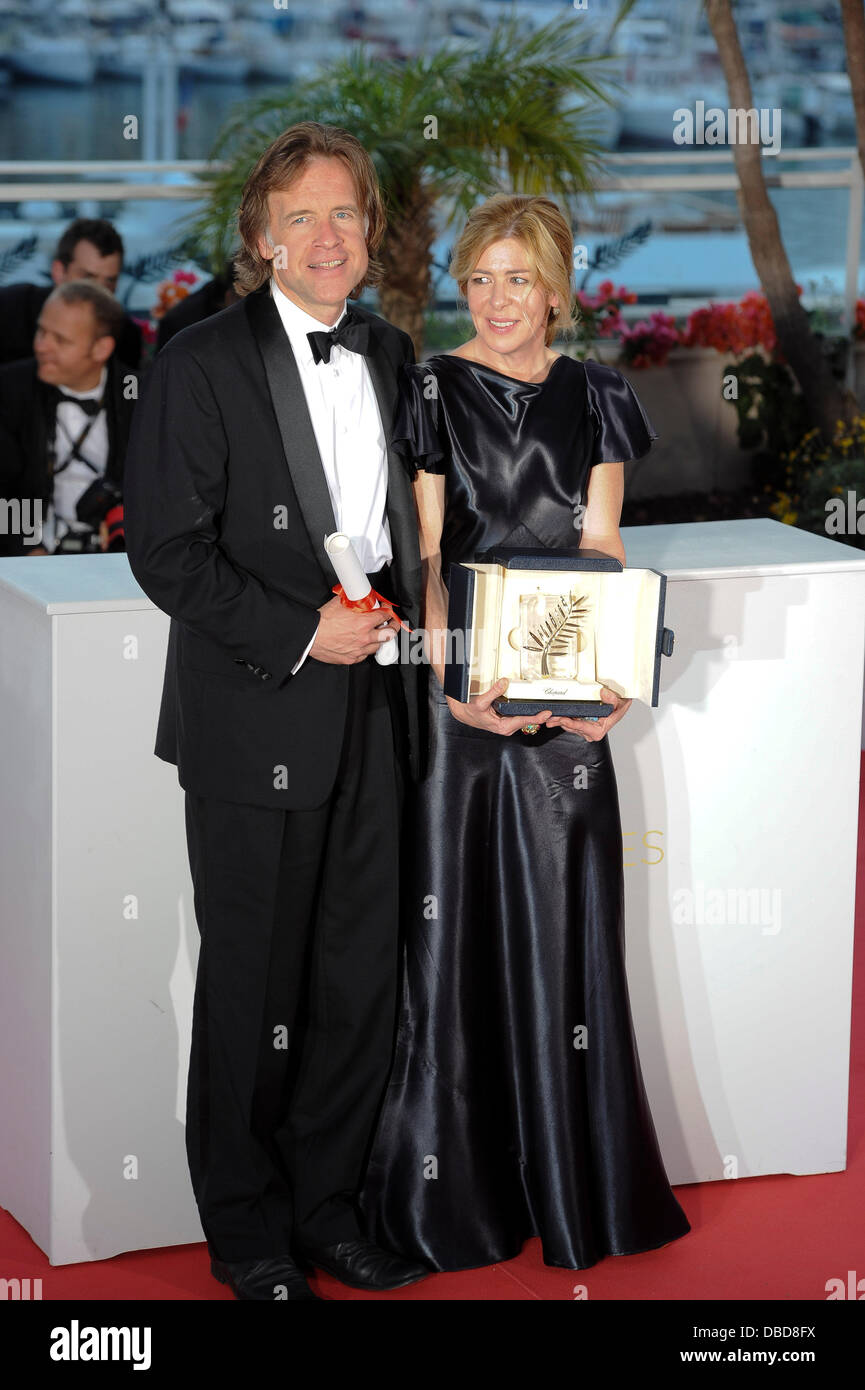 Producers Bill Pohlad (L) and Dede Gardner pose with the Palme d'Or for ...