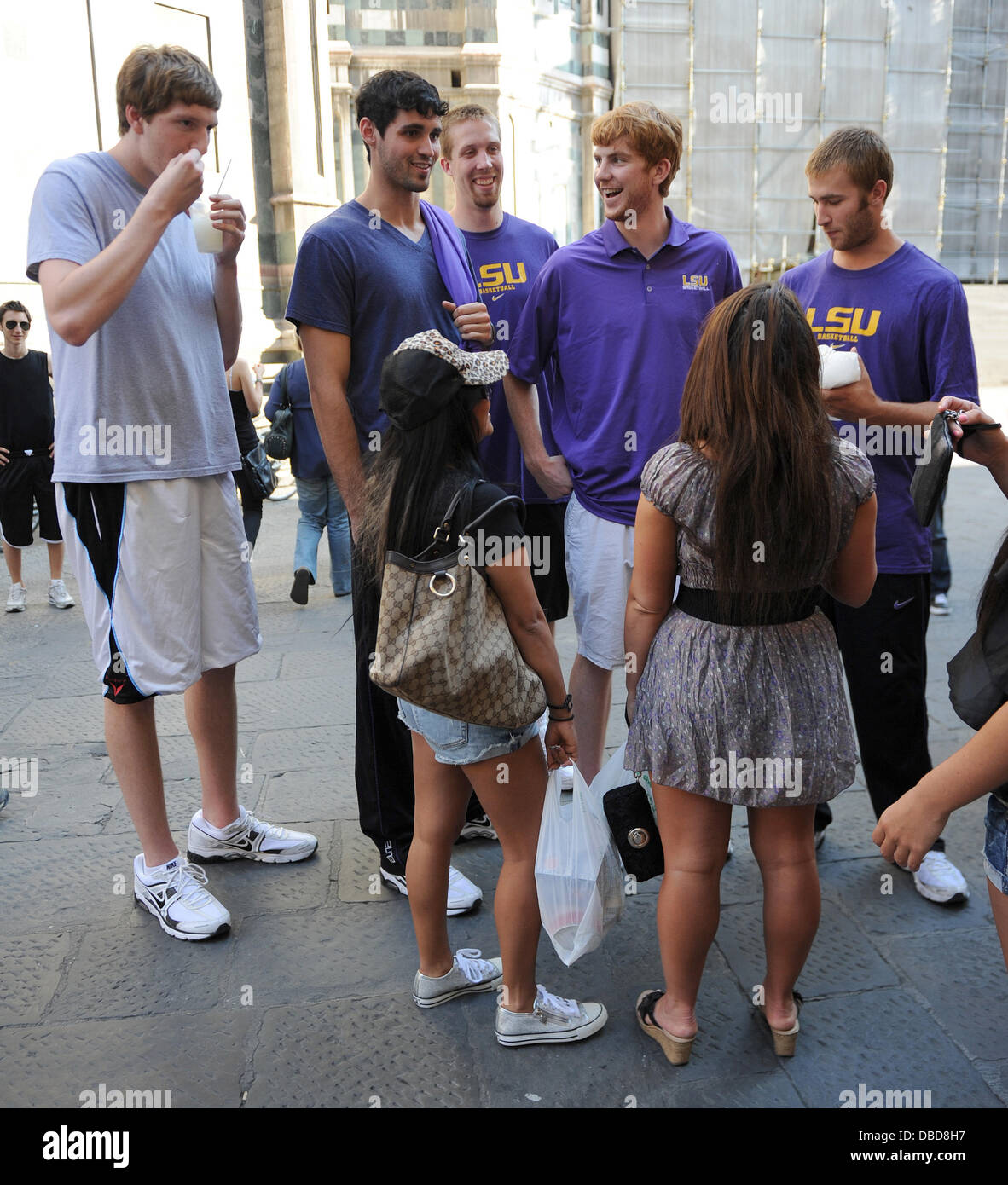 Deena Nicole Cortese and Nicole "Snooki" Polizzi Grab a bite to eat ...
