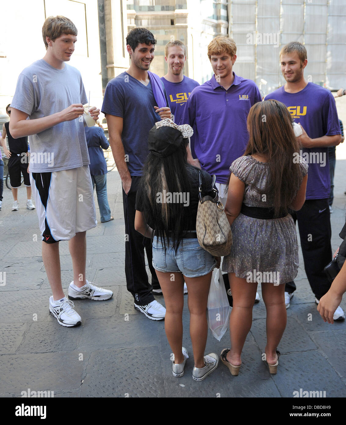 Deena Nicole Cortese and Nicole "Snooki" Polizzi Grab a bite to eat ...