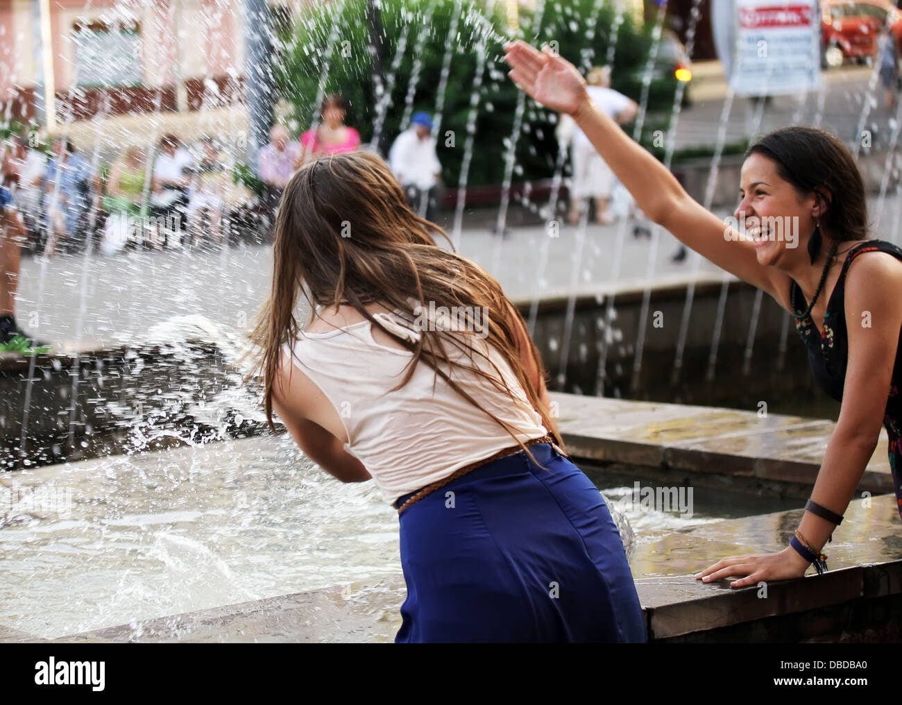 Girls at water fountain hi-res stock photography and images - Alamy