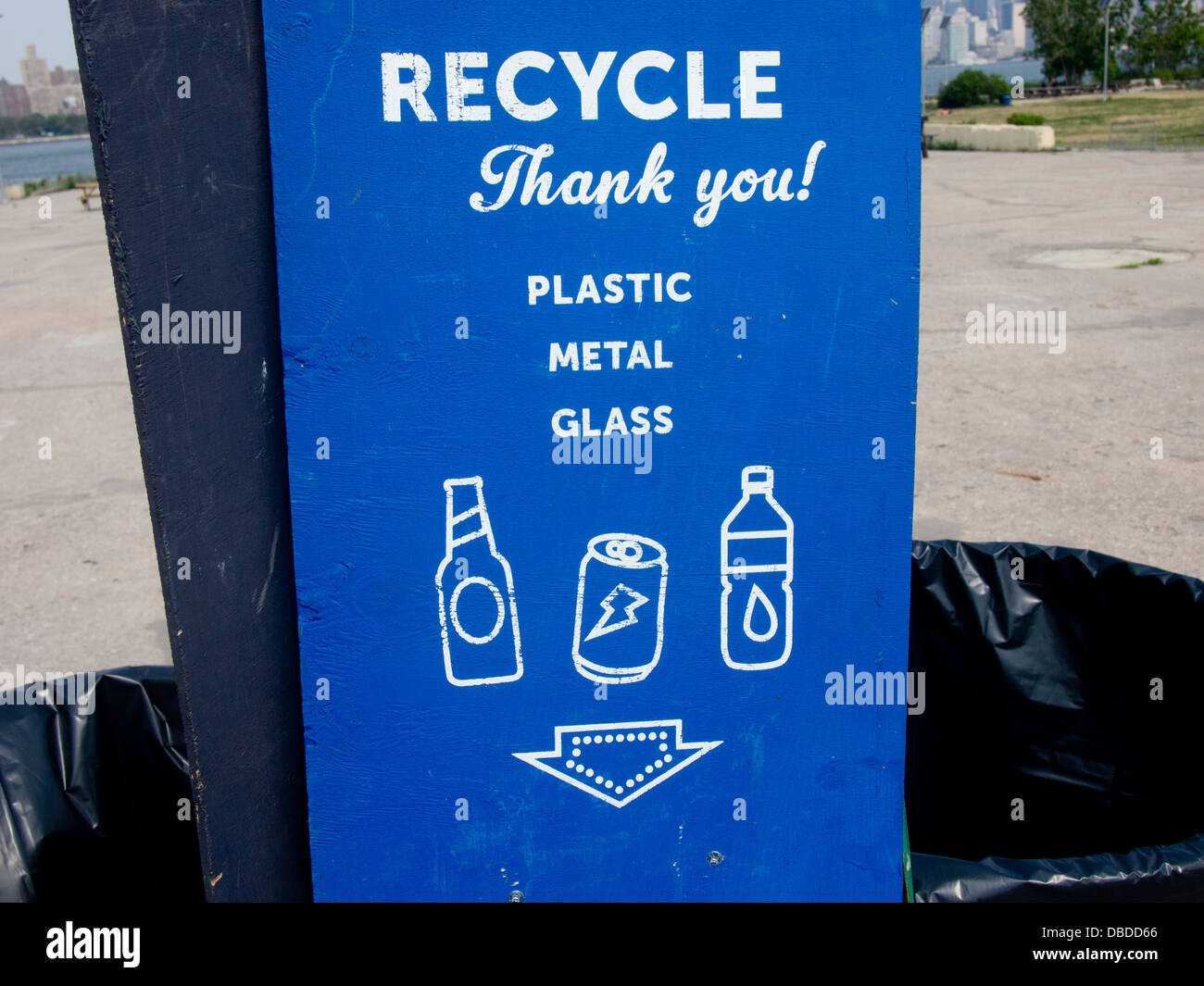 Blue recycle sign hi-res stock photography and images - Alamy