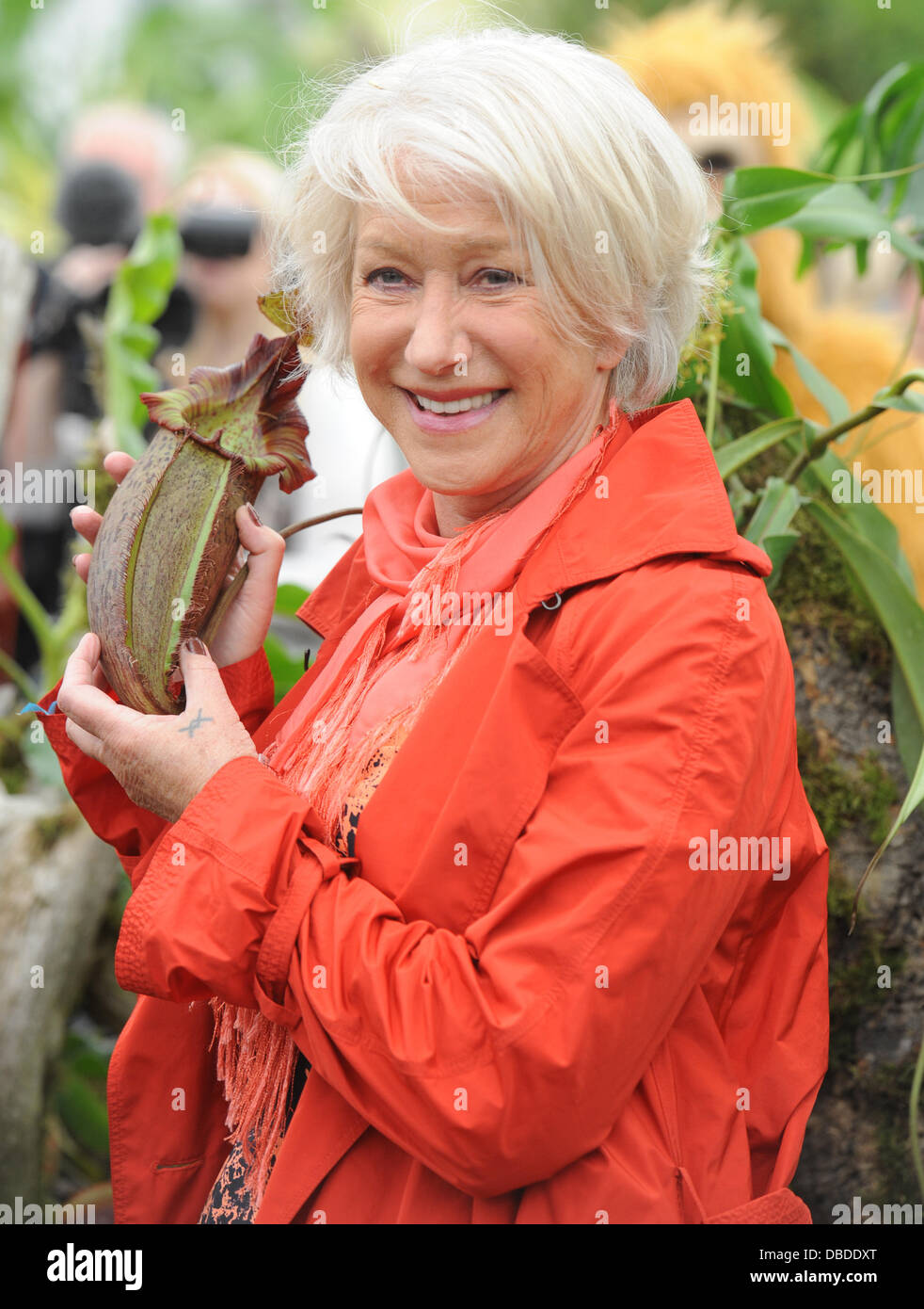 Helen Mirren The 2011 Chelsea Flower Show - VIP Day at the Royal ...