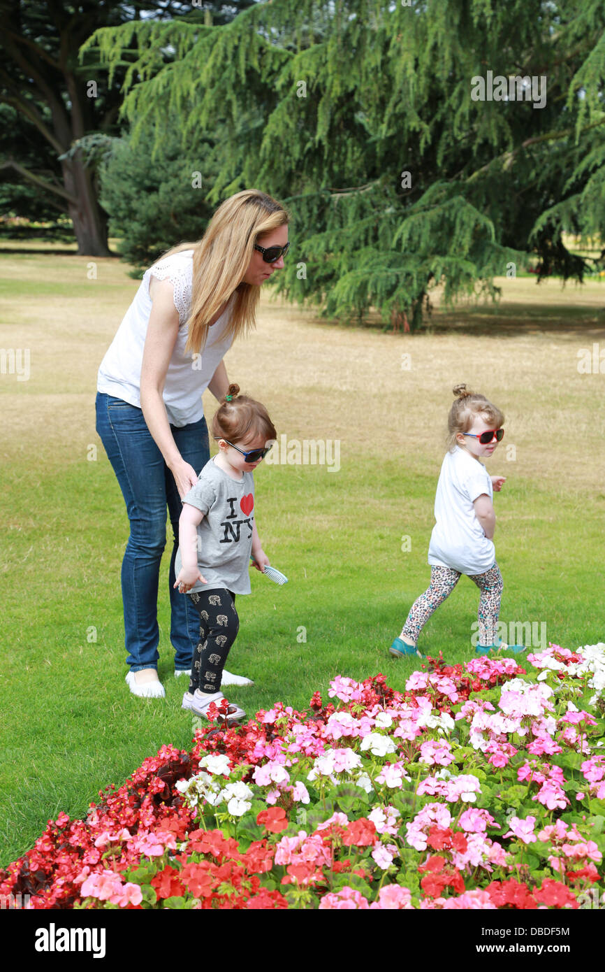 Mum young children hi-res stock photography and images - Alamy