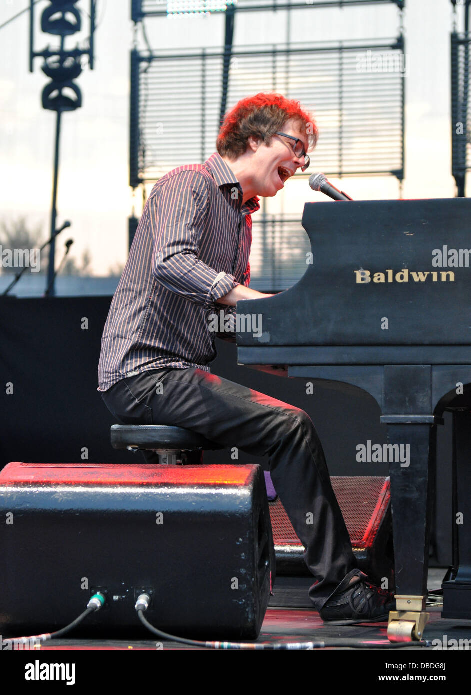 Singer ben folds hi-res stock photography and images - Alamy