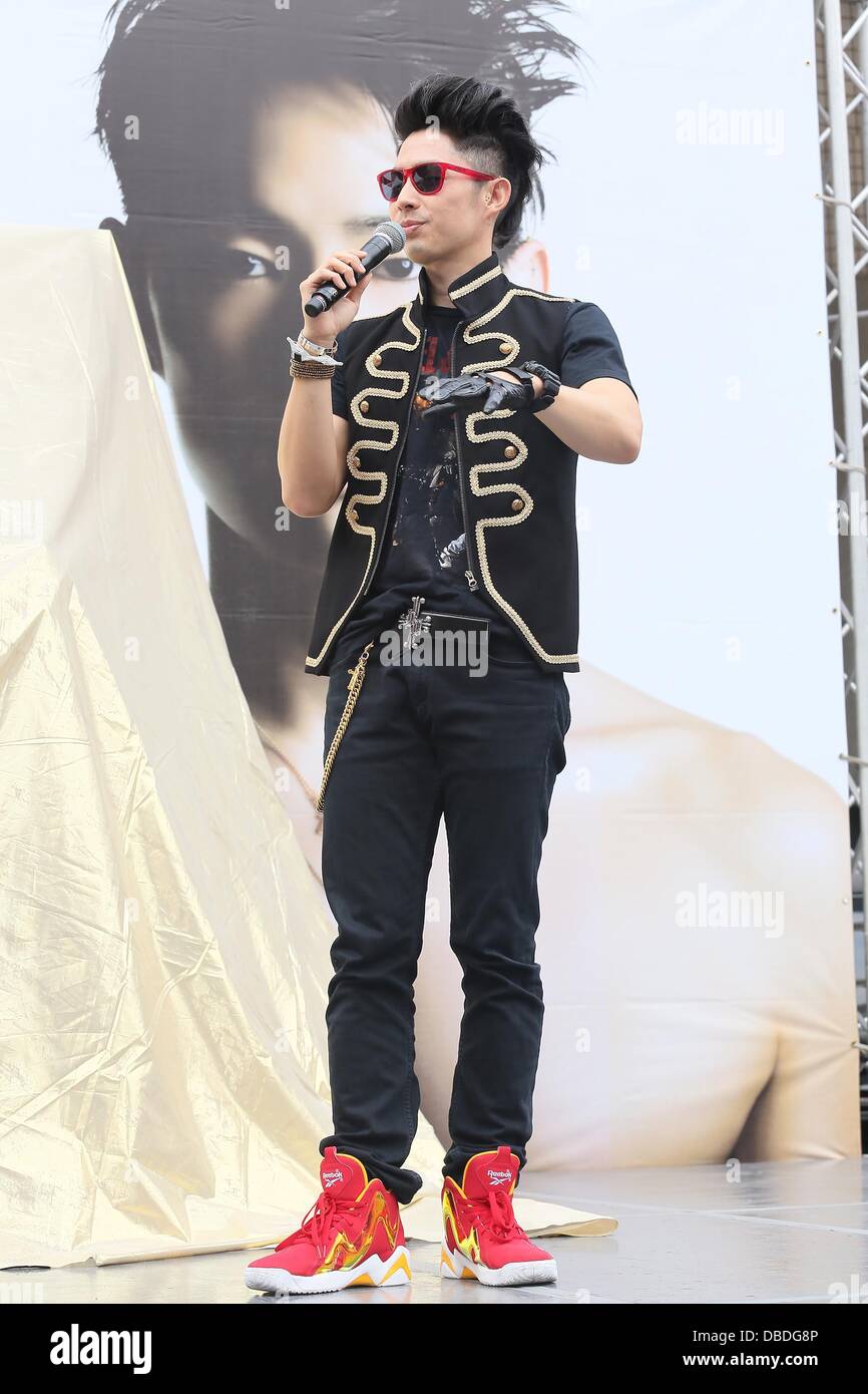 VanNess Wu issued his new album and hold a signature court in Taipei ...