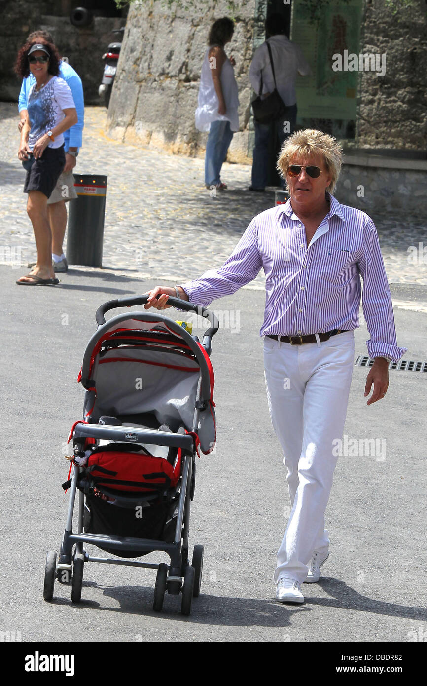 Rod Stewart and his wife Penny Lancaster and son Aiden take a stroll ...