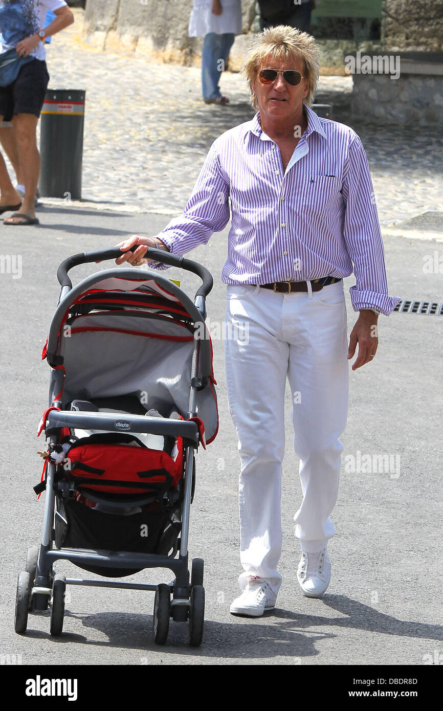 Rod Stewart and his wife Penny Lancaster and son Aiden take a stroll ...