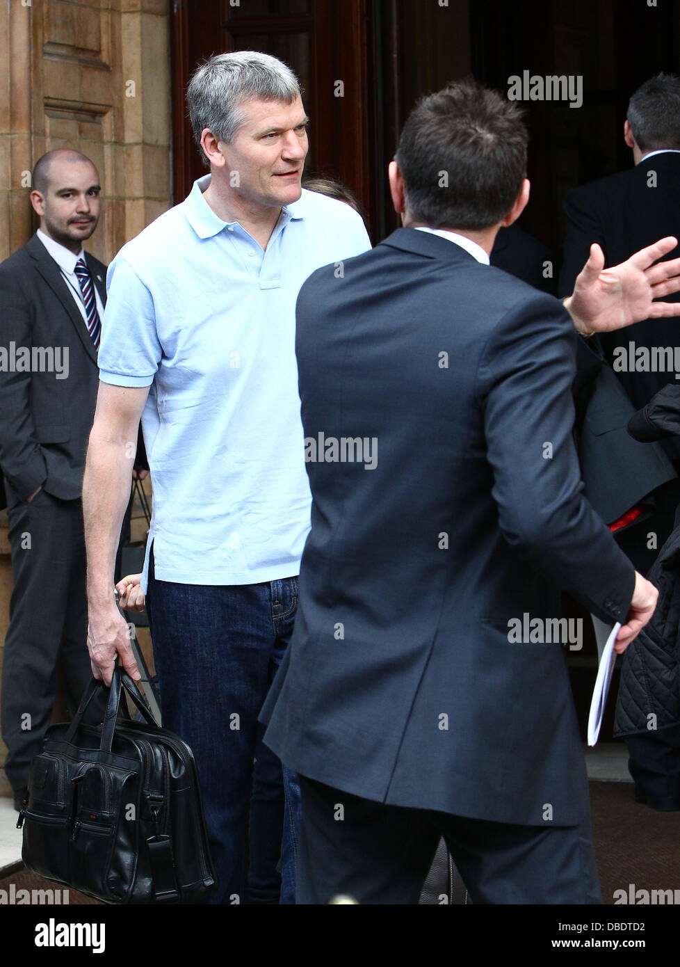 Guest The Manchester United team and management leave their London ...
