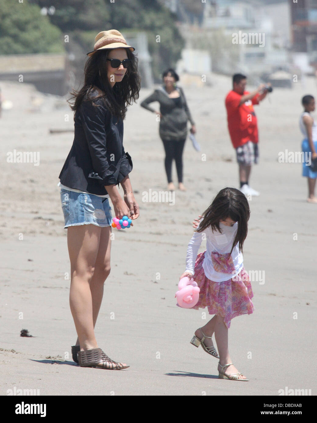 Total 73+ imagen suri cruise paparazzi - fr.thptnganamst.edu.vn