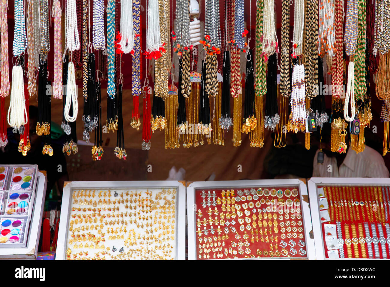 Trinkets on sale at a Indian stall Stock Photo - Alamy
